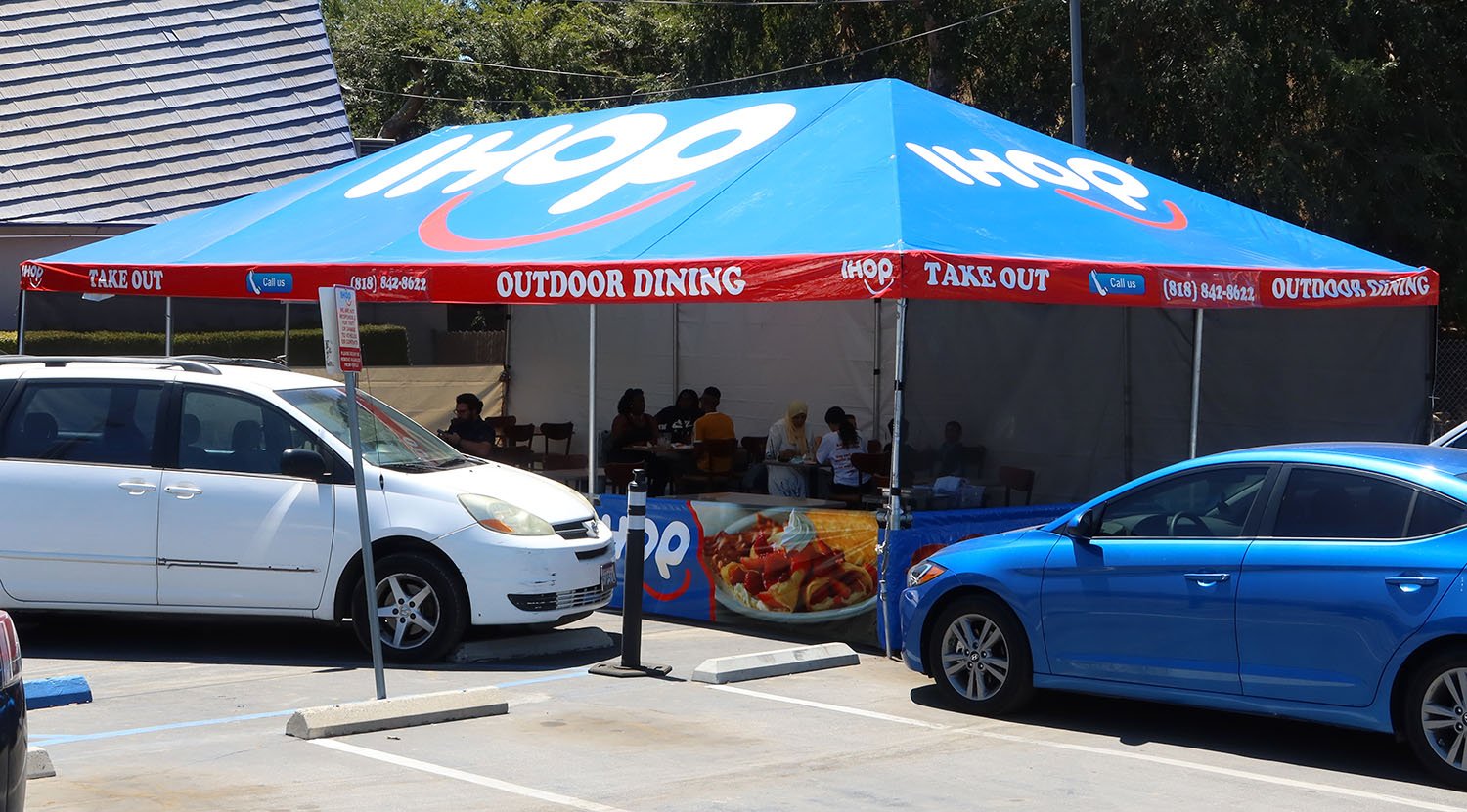 Why Corporate Branded Tents Work Best For Outdoor Dining