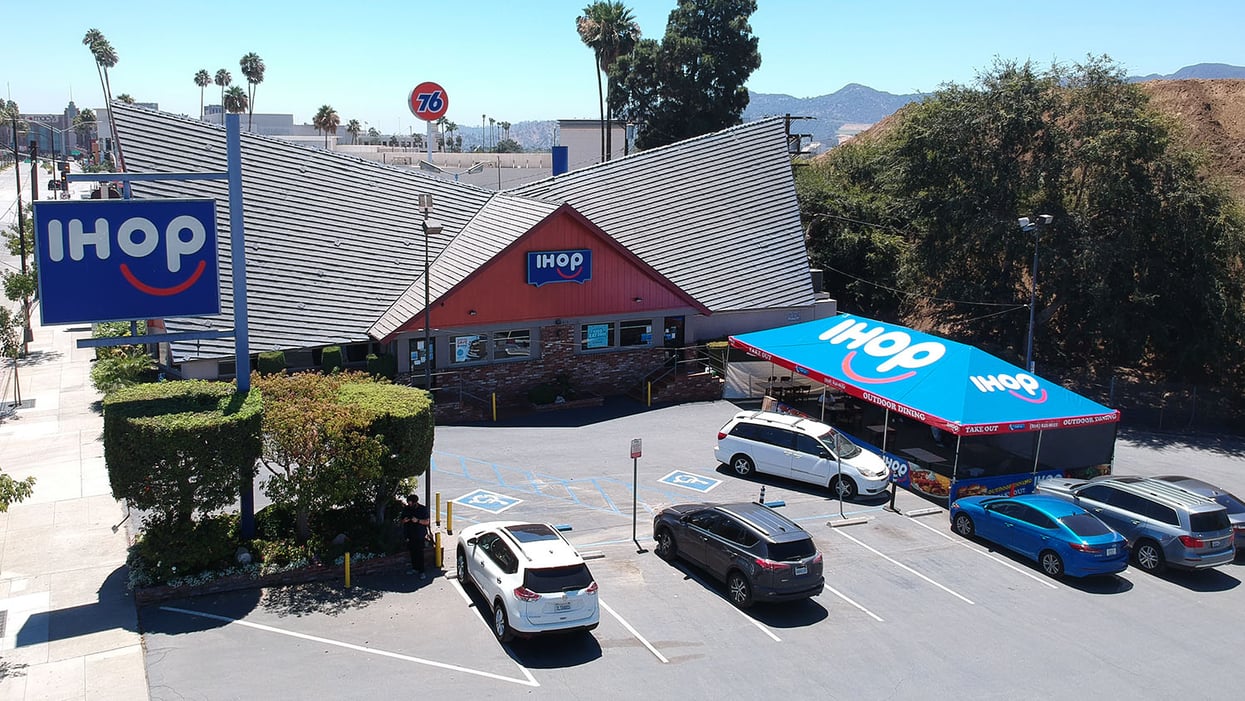 Why Corporate Branded Tents Work Best For Outdoor Dining